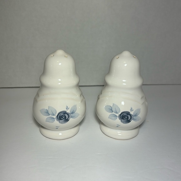 Pfaltzgraff | Kitchen | Pfaltzgraff Salt Pepper Shakers Memories Pattern Blue Rose Floral ...